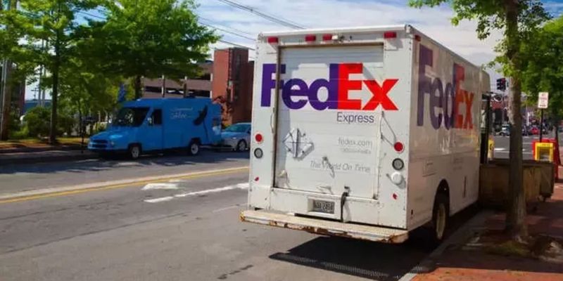 Innovative Use Cases of a QR Code for Logistics